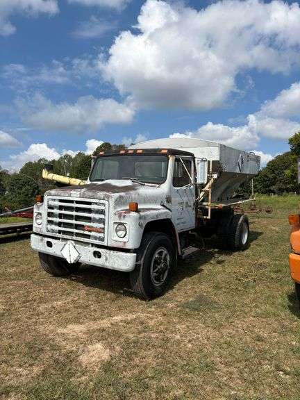 International S1900 Tender Truck - Manufactured 1987 - Ford Brothers, Inc.