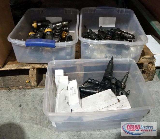Used Diesel Fuel Injectors Various Styles And Sizes, And Core Return ...