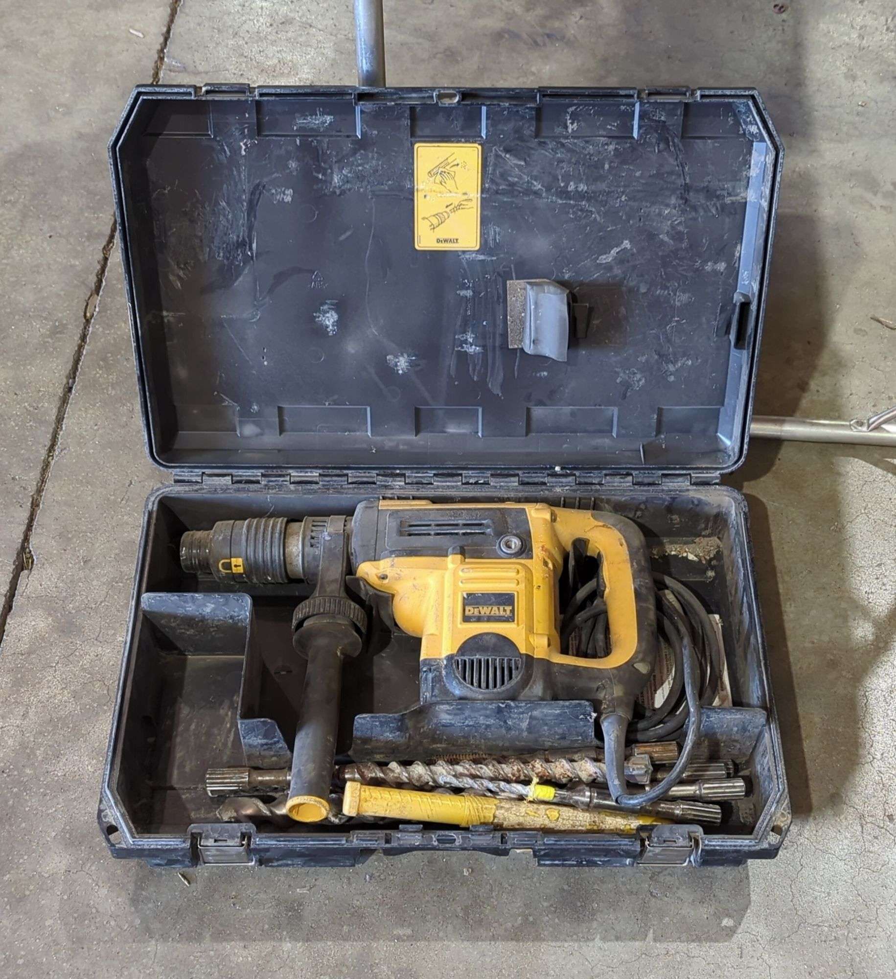 DeWalt 1 9 16 Spline Type Rotary Hammer Model D25553 In Hard Case With Bits Case Has Damage Mayo Auction Realty