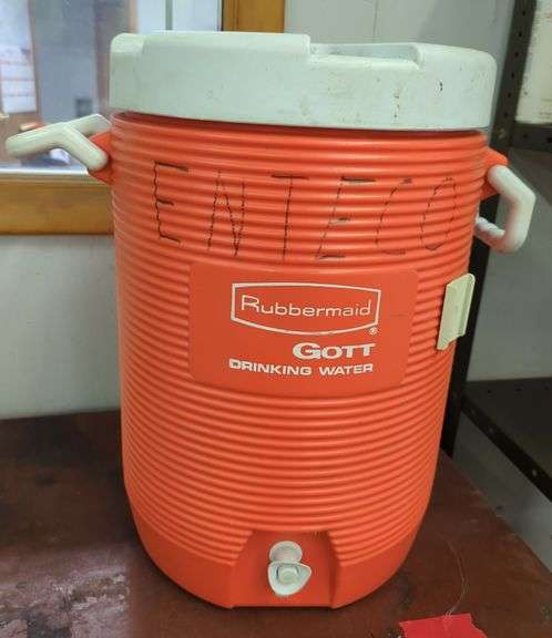 Rubbermaid Insulated Drink Dispenser, Model 1685 - Mayo Auction & Realty