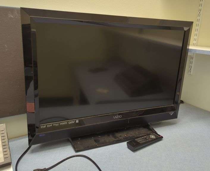 Vizio 31" TV Model E321VL, Powers On - Mayo Auction & Realty