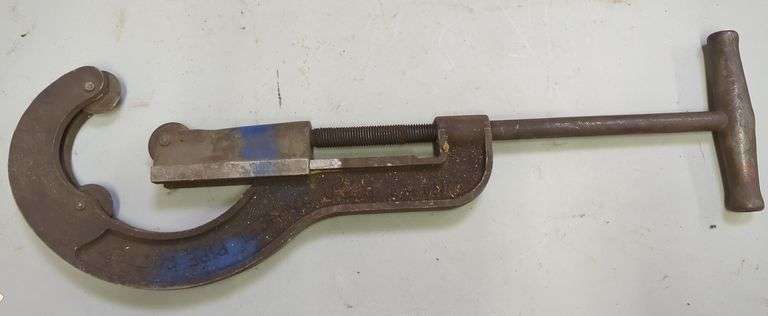 W Reed Three Wheel Pipe Cutter No.5 - Mayo Auction & Realty