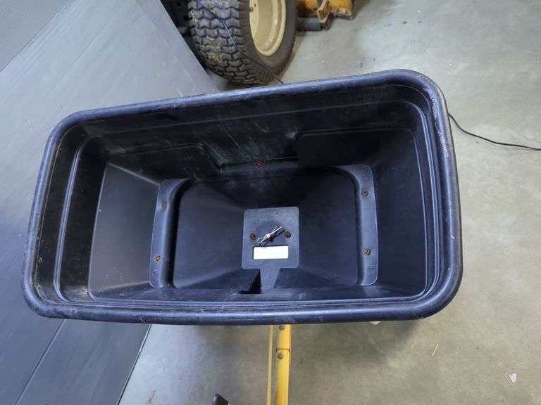 Yardworks 125 LBS Pull Behind Broadcast Spreader With Air Tires - Mayo ...