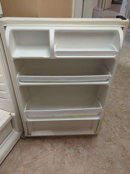Roper Refrigerator/Freezer, Model NORT14DKXGWO2, 62" x 28" x 28 ...