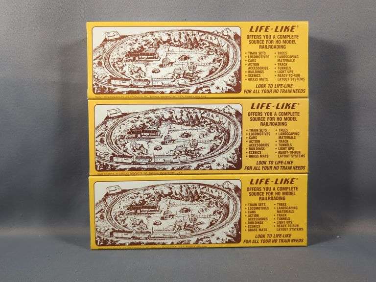 Life-Like Ho Scale Deluxe Locomotive Set And Life-Like Train Cars And ...
