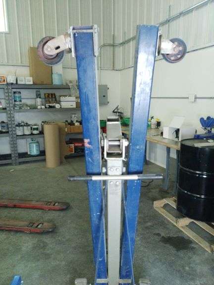 ACDelco 2-Ton Mobile Engine Hoist On Wheels - Mayo Auction & Realty