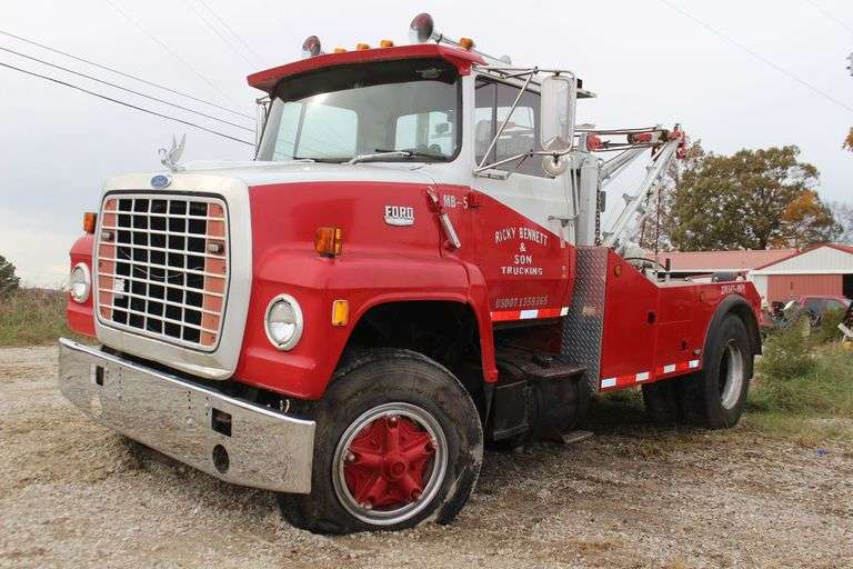 1975 Ford 8000 with Holmes 600 Wrecker Bed - Barr Realty & Auction ...