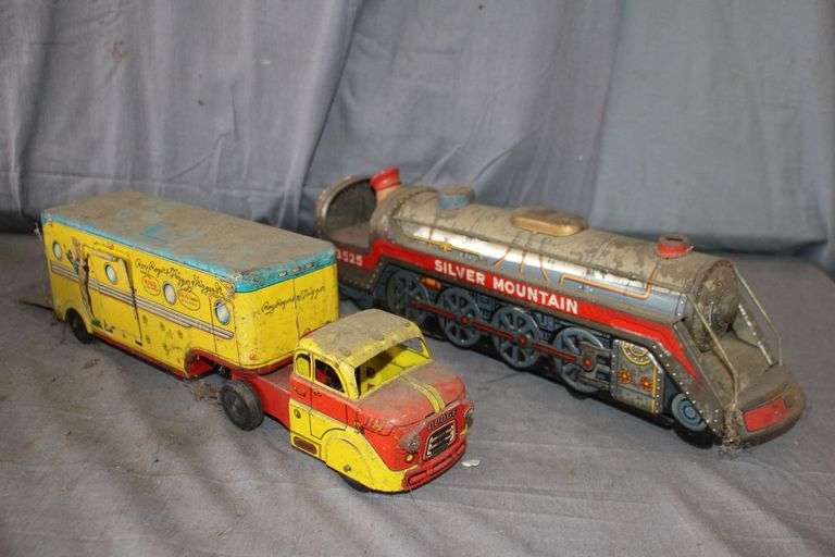 Battery Operated Silver Mountain Locomotive and Roy Rogers and Trigger ...