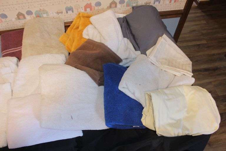 Quilts, Afghans, Tablecloths, Towels, Rags, and Misc. - Barr Realty ...