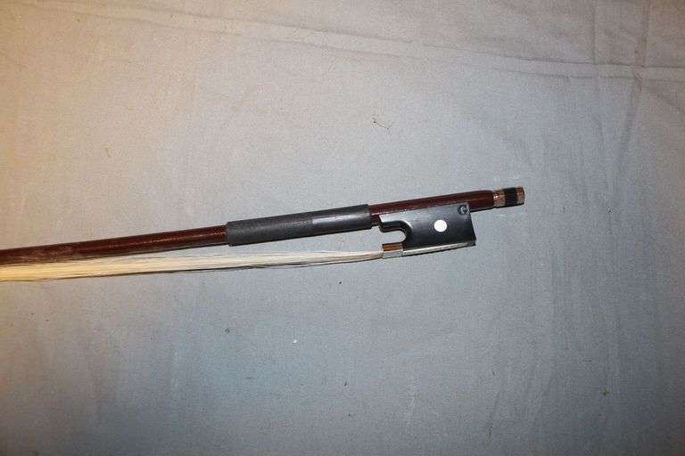 Copy of Antonius Stradivarius Violin with Bow - Barr Realty & Auction ...