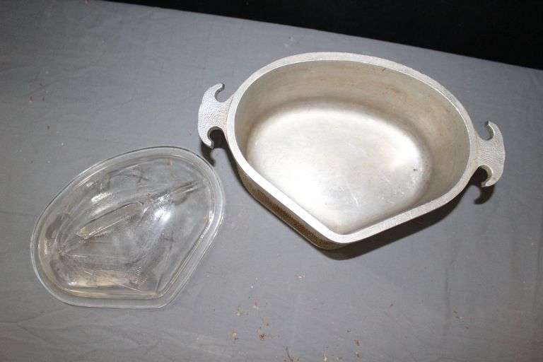 Guardian Service Triangle Shaped Pot with Glass Lid - Barr Realty ...