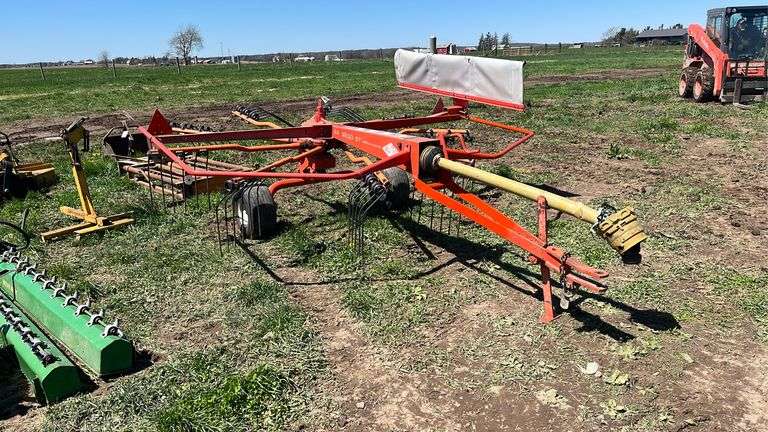 Kuhn Gyro hay rake, row:9 - Sheridan Realty & Auction