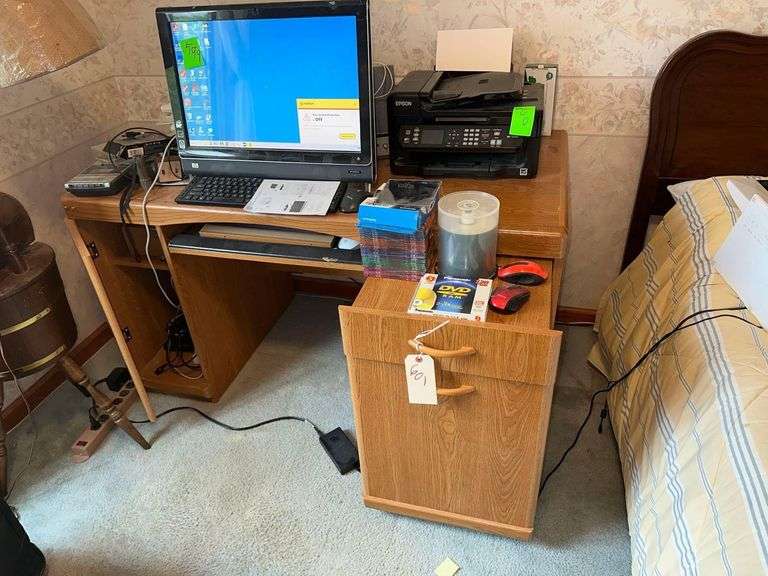 4ft. L. Wooden Computer Desk - Desk Only - Must Be Removed At End Of ...