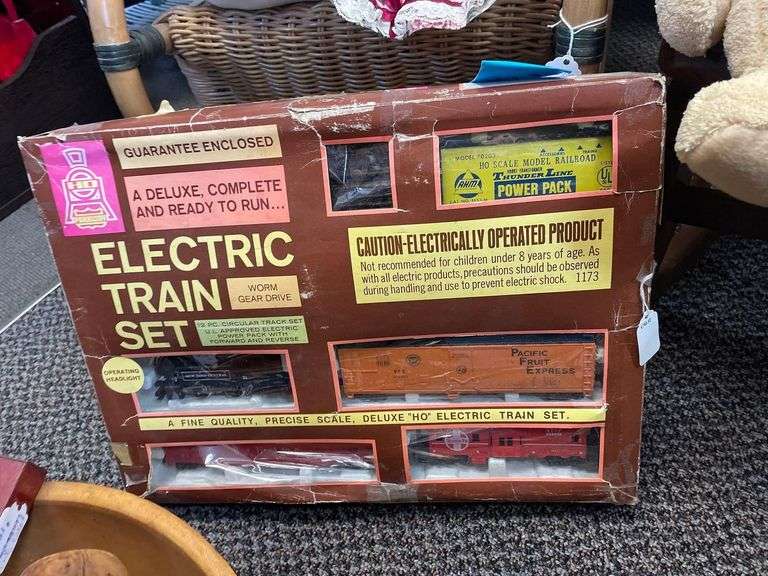 HO Scale Train Set - Hostetter Auctioneers