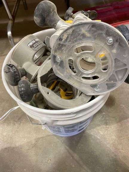 2 Dewalt Router Bases and 4 Porter Cable Bases - Hostetter Auctioneers