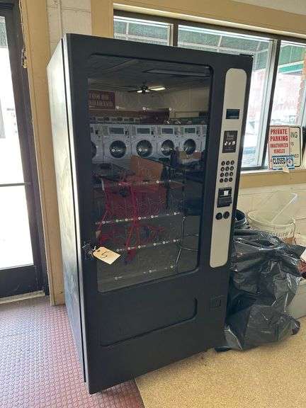USI Snack Vending Machine - Model 3504 - Serial No. 11896340637 - 1PH ...