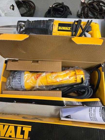 DeWalt Angle Grinder DWE402N. New in Box - Hostetter Auctioneers