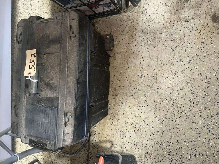 Car Detailing Box - Hostetter Auctioneers