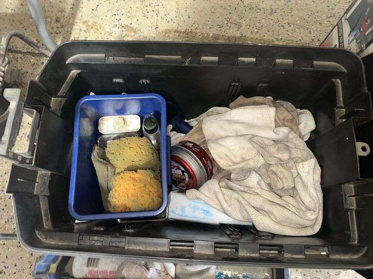 Car Detailing Box - Hostetter Auctioneers