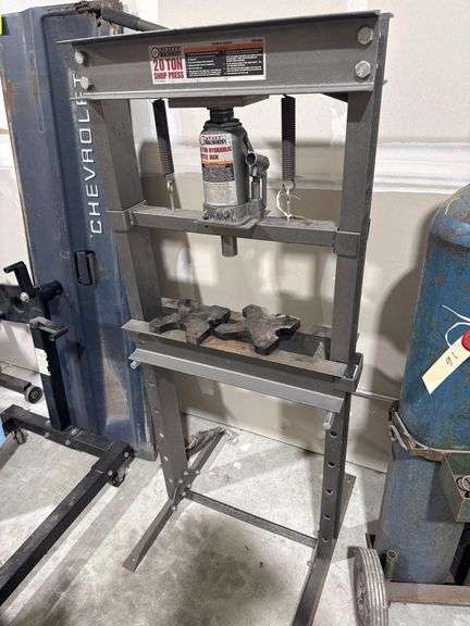 Central Machinery 20 Ton Shop Press - Hostetter Auctioneers