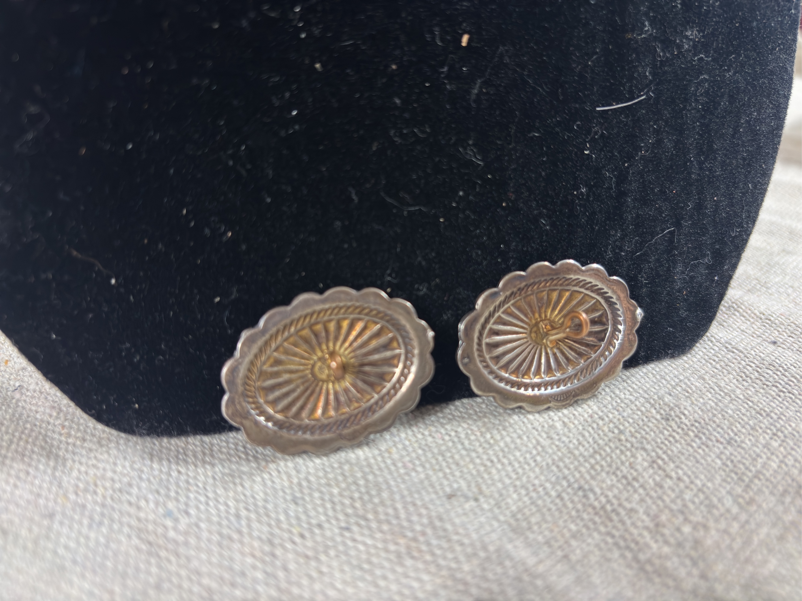 Two sterling Conchos with loop 13 g total weight