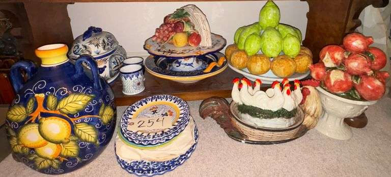 LOT OF ASSORTED DECORATIVE GLASSWARE TO INCLUDE MATCHING FRUIT PATTERN ...