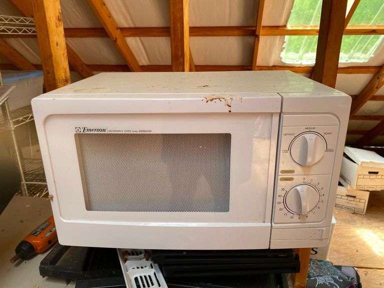 Microwave, Utility Sink, Stove Top Parts, and Storage Rack - Comas ...
