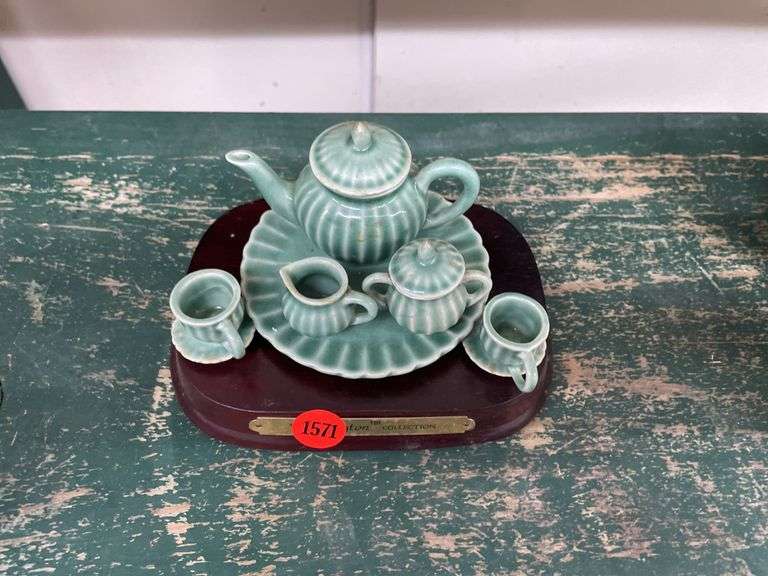 Miniature Tea Set - Taylor Auction & Realty, Inc.