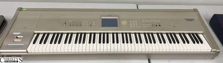 KORG Triton Studio workstation 58" - Christys