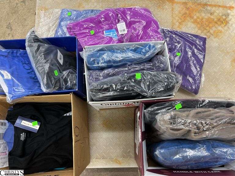 4 Small Boxes With Size XL Cotton Tops, Fleece Zippered and More, Most ...