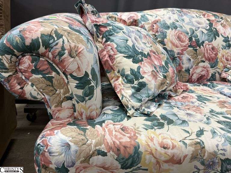 Simmons Sofa 31x60x25" - Christys