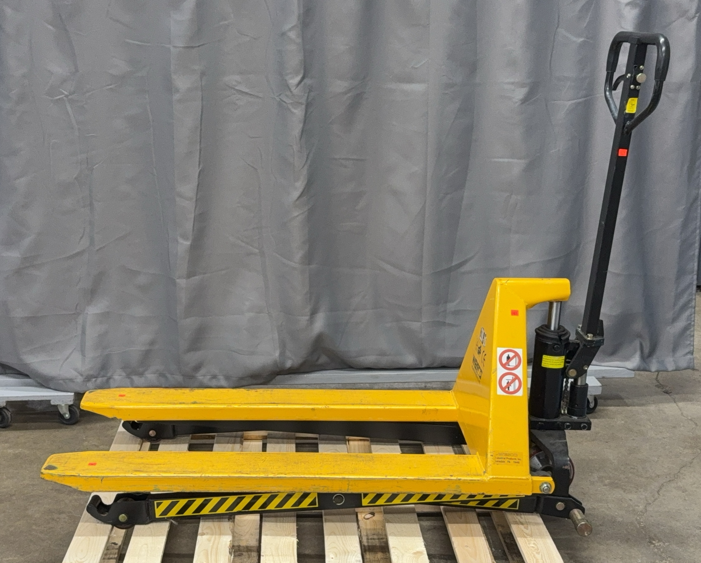 Wesco Pallet Jack - 60" x 48"