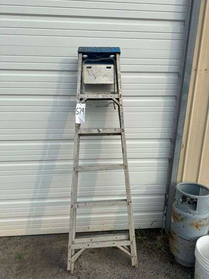 Werner 6 foot aluminum ladder - Iron Horse Auction Company