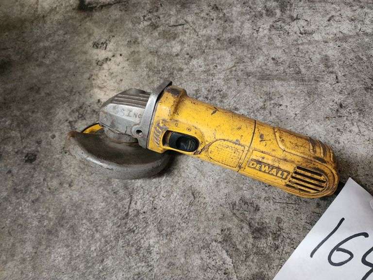 Dewalt DW818 Grinder - Iron Horse Auction Company