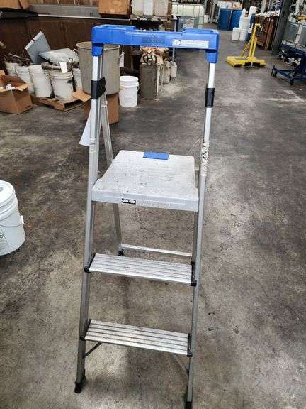 Cosco 4ft Step Ladder - Iron Horse Auction Company