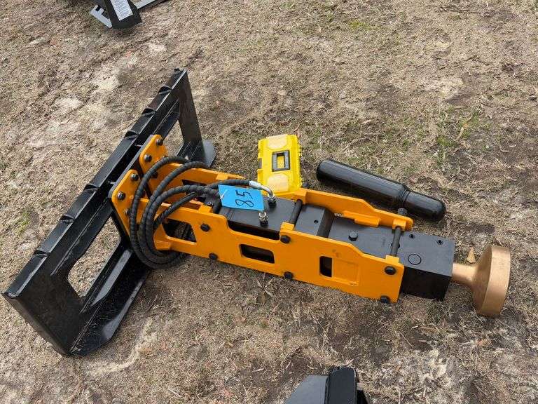 Future FT-D680 Skid Steer Post Driver - Iron Horse Auction Company