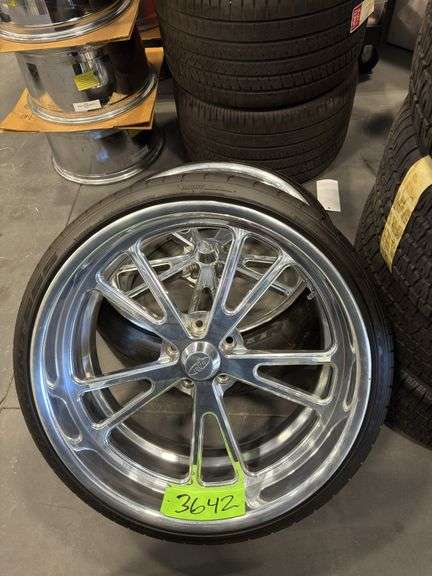 (2) Intro 22in wheels w/ Tires 225/30ZR22 - Iron Horse Auction Company