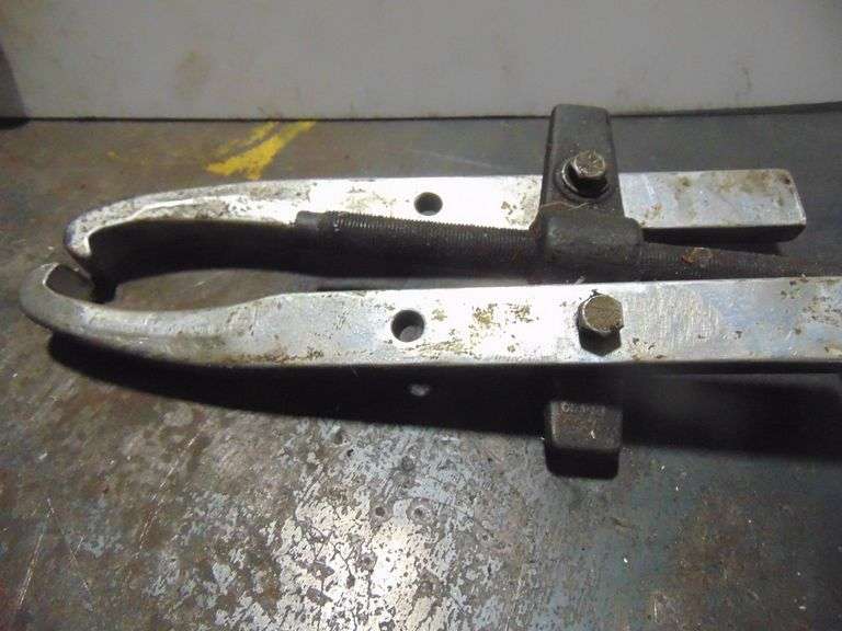 Bearing Puller - Iron Horse Auction Company