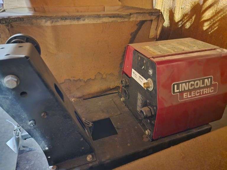 Lincoln Electric LF-72 Wire Feeder - Iron Horse Auction Company