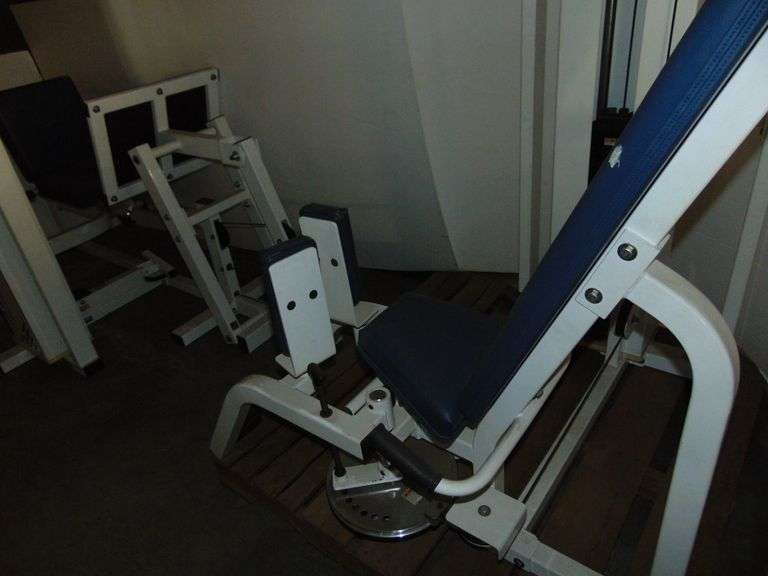 Paramount Lady Model 300 & 1400 - Iron Horse Auction Company