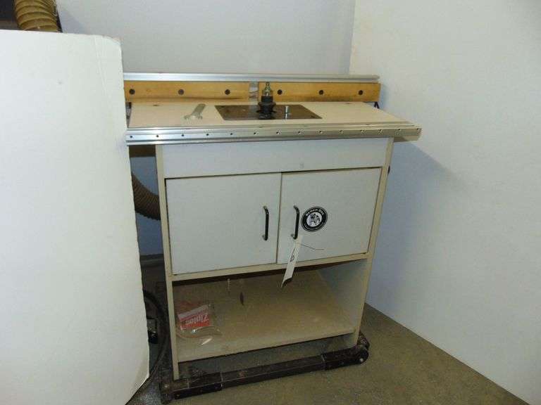 Bench Dog Router Cabinet w/Porter Cable Router - Iron Horse Auction Company