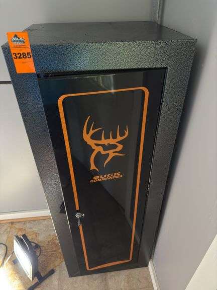 Buck commander gun safe - Triple States Family Auctions