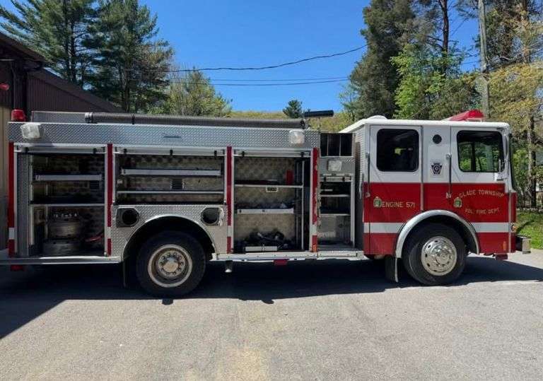 2002 HME Fire Engine - Triple States Family Auctions