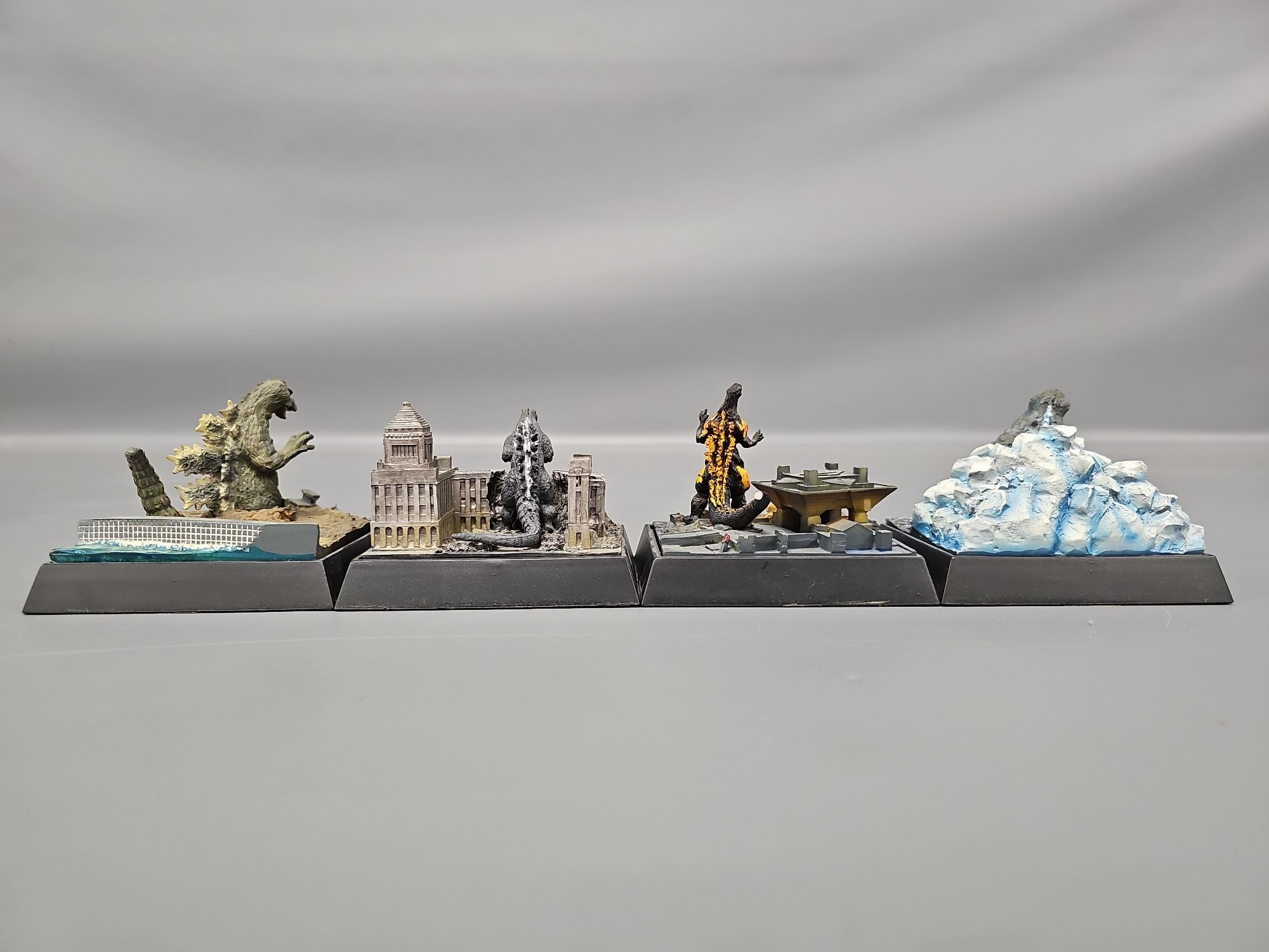 Toho Godzilla Diorama Display Set